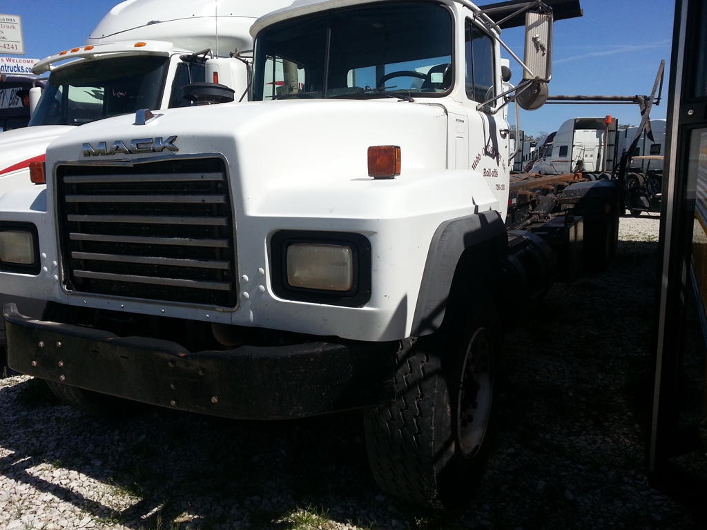 2001 Mack roll-off truck – Plantation Truck Sales